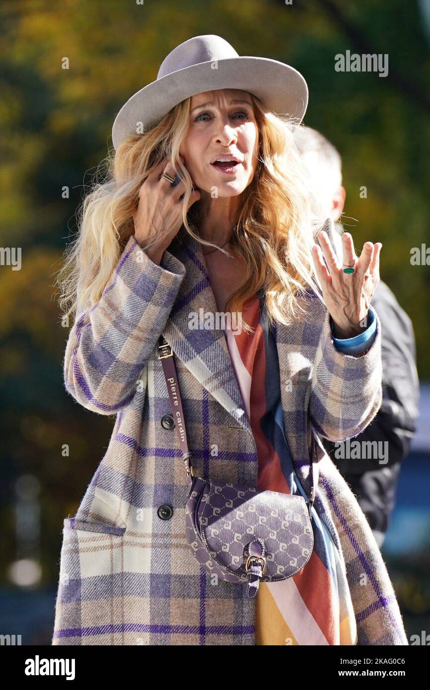New York, NY, USA. 2nd Nov, 2022. Sarah Jessica Parker on location for ... New York, NY, USA. 2nd Nov, 2022. Sarah Jessica Parker on location for ...
