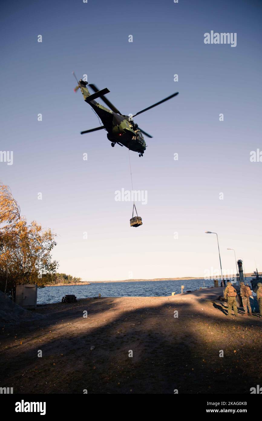 Finnish Soldiers with Helicopter Battalion, Utti Jaeger Regiment ...