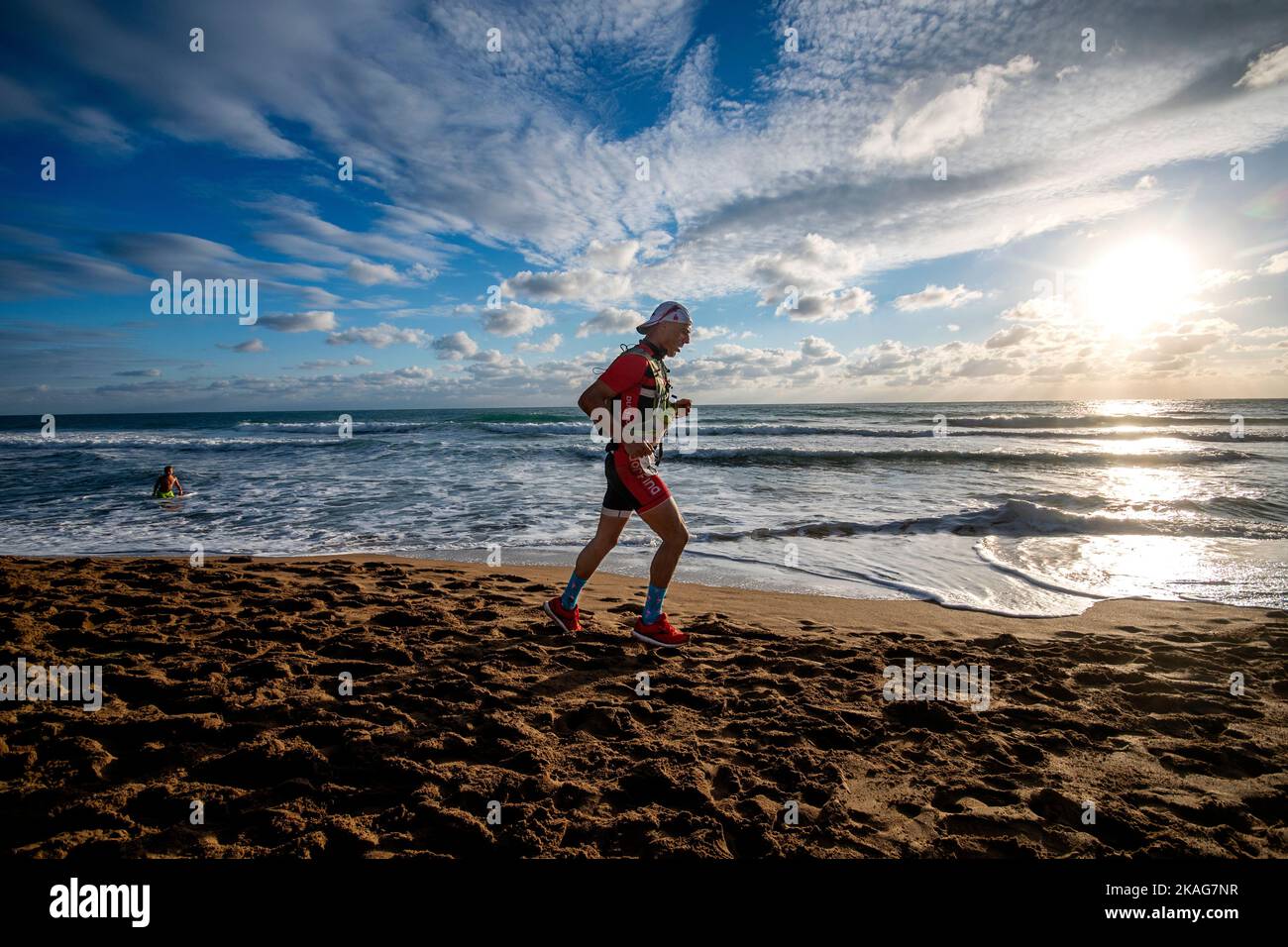 Running on beach night hi-res stock photography and images - Alamy
