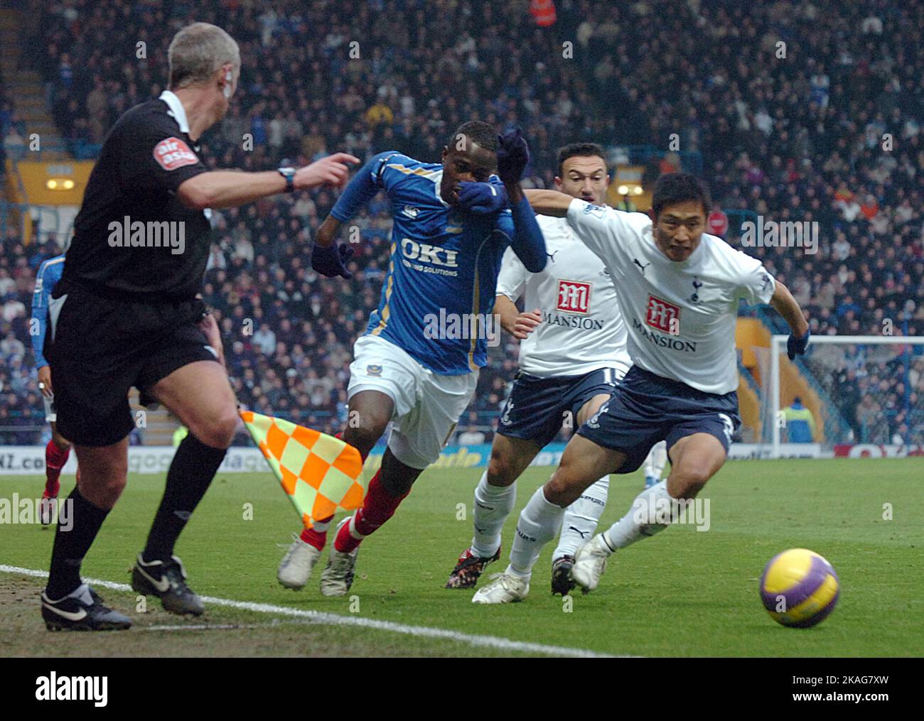 PORTSMOUTH V SPURS JOHN UTAKA TAKES ON YOUNG-PYO LEE PIC MIKE WALKER ...