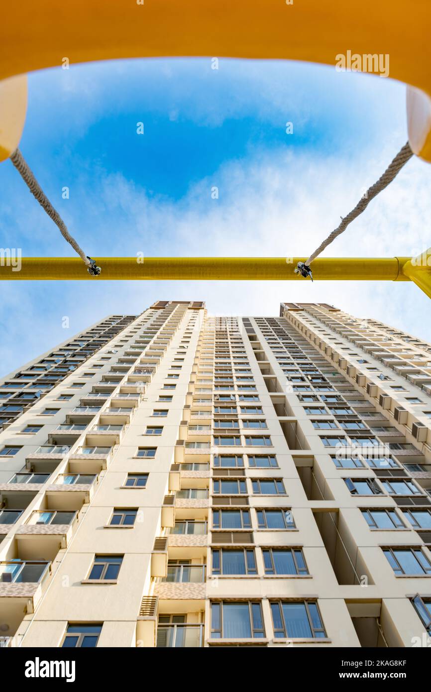 Residential building vertical hi-res stock photography and images - Alamy