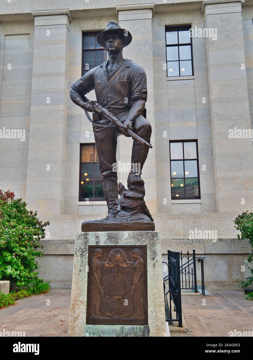 Ohio World War Memorial at Ohio state capital building Stock Photo - Alamy