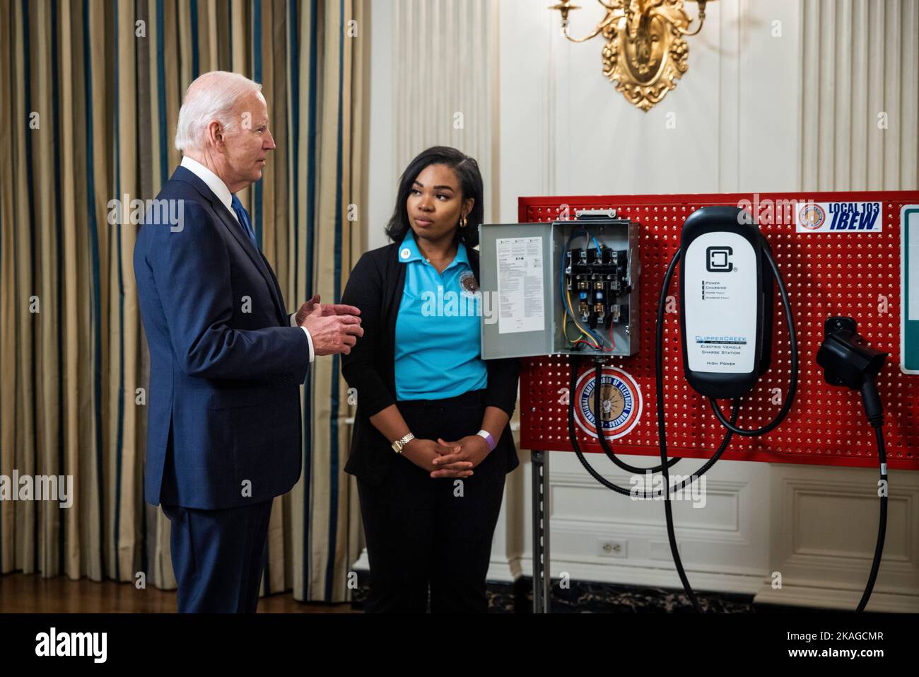 Ev charger demonstration hi-res stock photography and images - Alamy