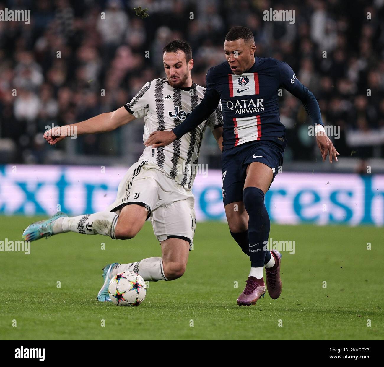Turin, Italy. 2nd Nov, 2022. Paris Saint-Germain's Kylian Mbappe (R ...