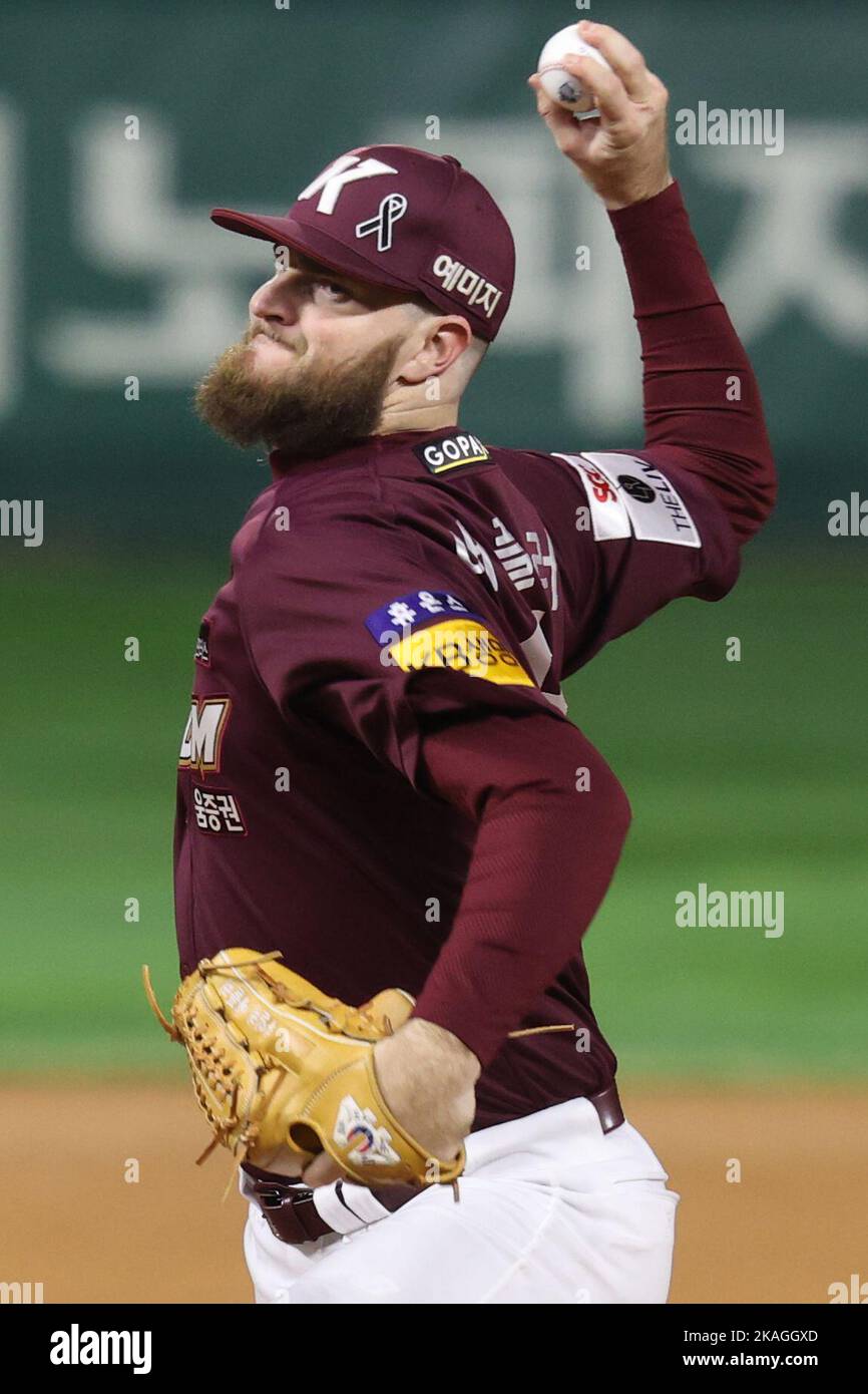 03rd Nov, 2022. Baseball: 2022 Korean Series Kiwoom Heroes starter ...