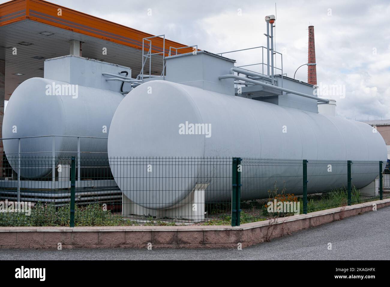 Horizontal cylindrical storage tank container for gas patrol. gray ...