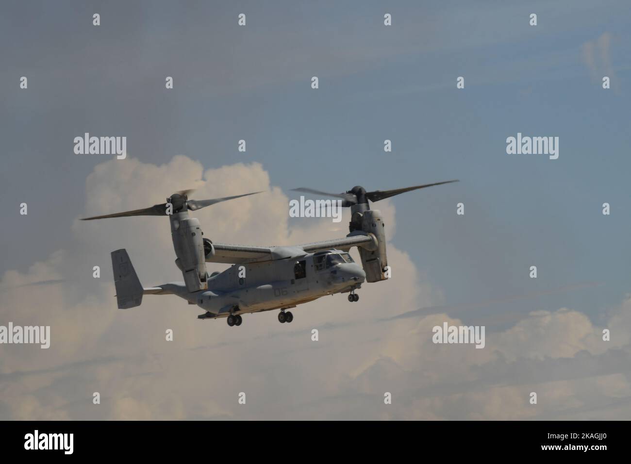 USMC MV-22 Osprey inbound for a landing at MCAS Miramar in San Diego ...