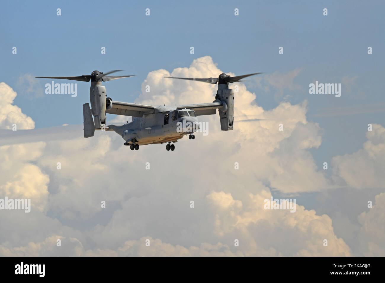 USMC MV-22 Osprey inbound for a landing at MCAS Miramar in San Diego ...
