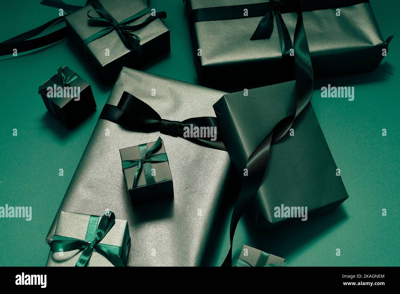 Holiday backgrokund - multiple wrapped gifts on matching backdrop ...