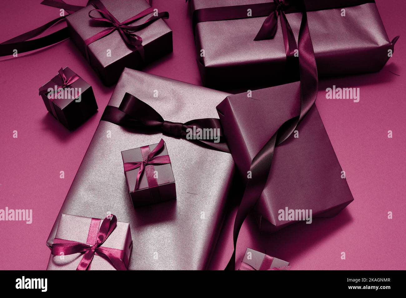 Holiday backgrokund - multiple wrapped gifts on matching backdrop ...