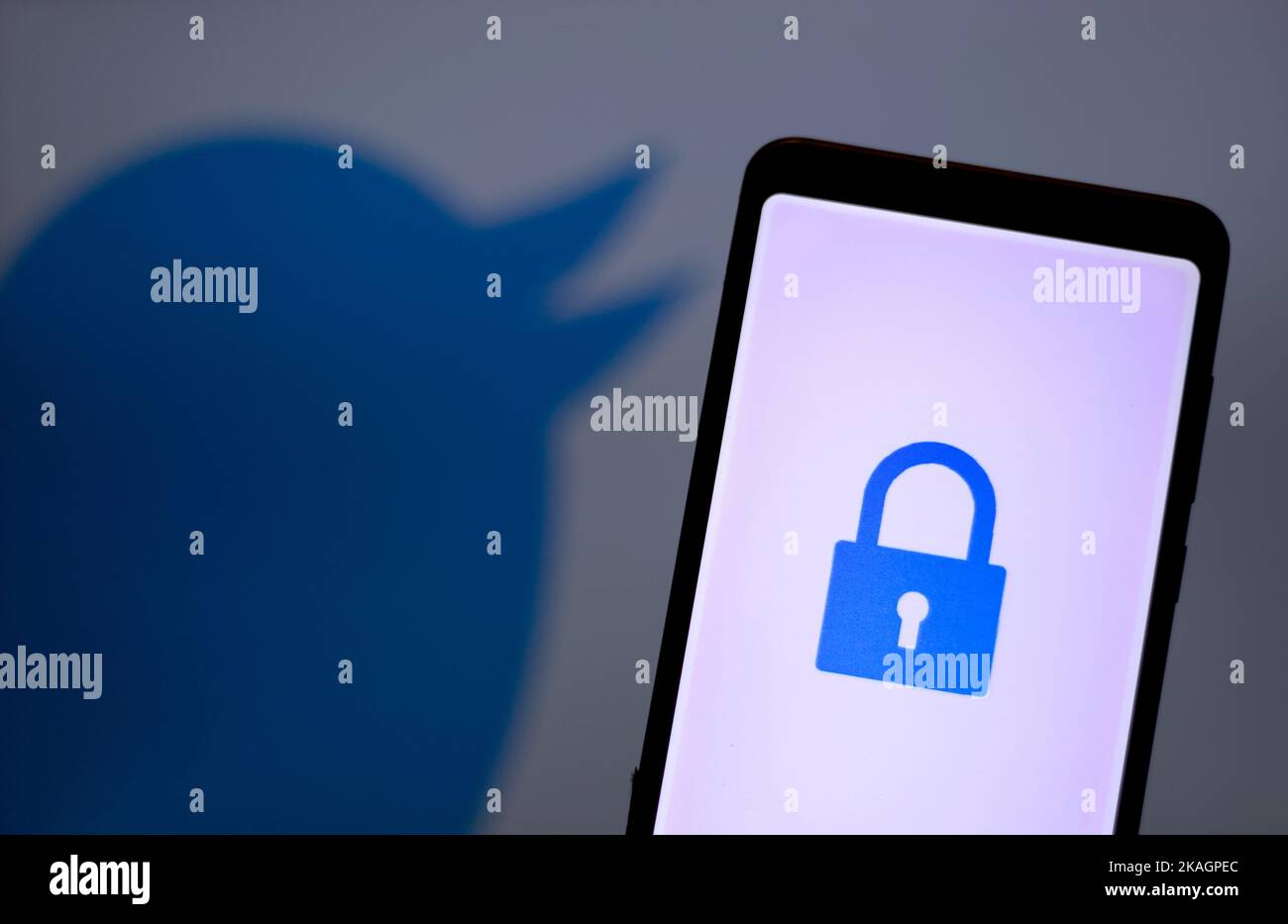 Twitter logo app icon hi-res stock photography and images - Alamy