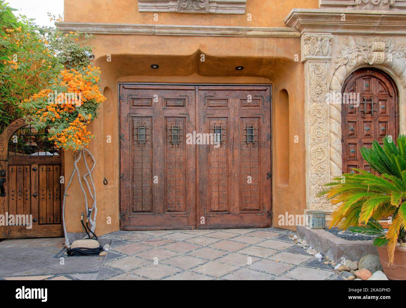 Large wooden gate old hi-res stock photography and images - Alamy