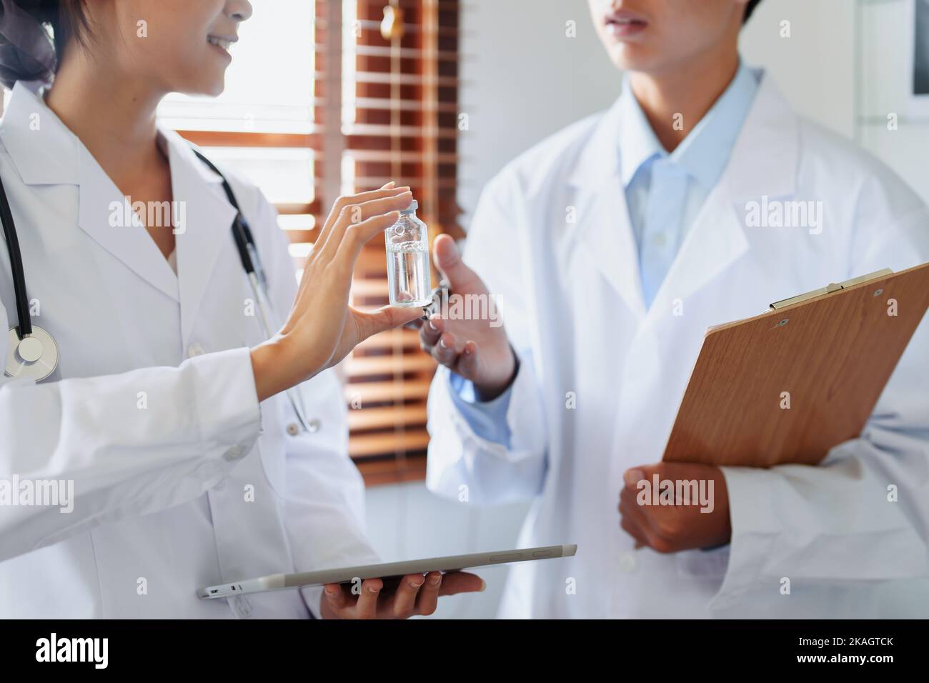 Drug researcher hi-res stock photography and images - Alamy