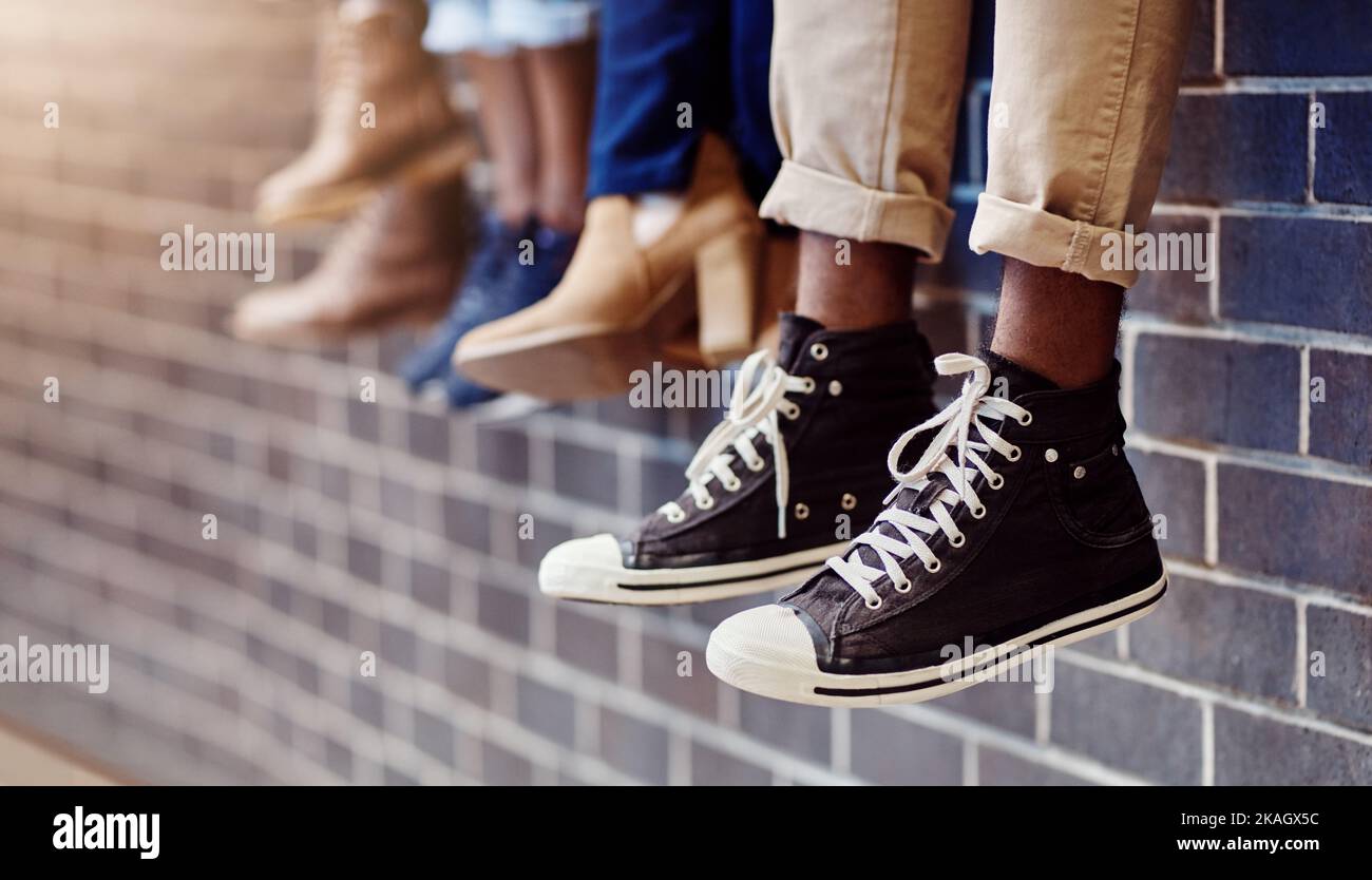 African female students outside hi-res stock photography and images - Alamy