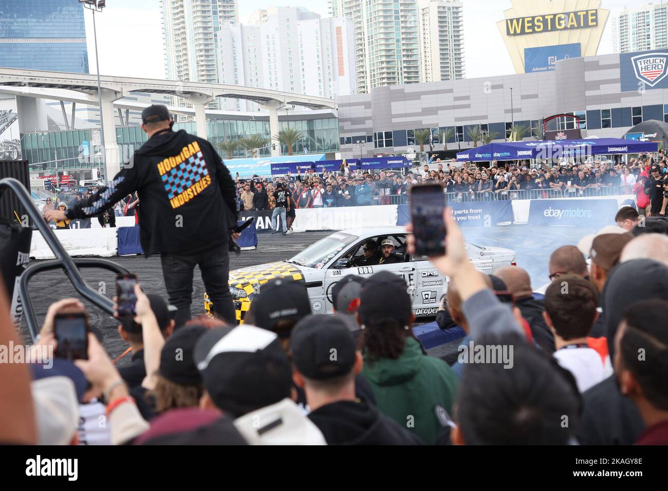 Sema show 2022 wed hi-res stock photography and images - Alamy