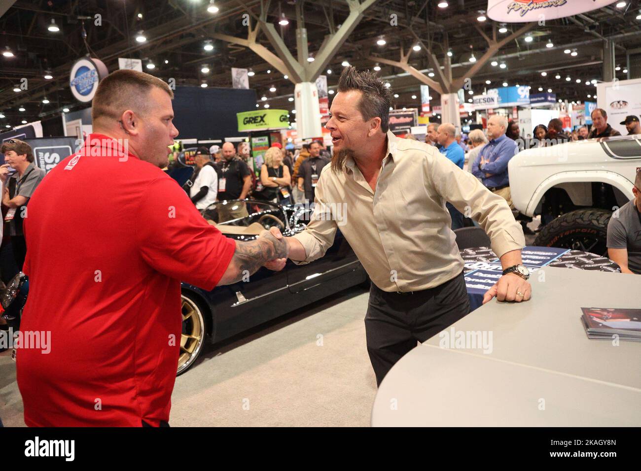 Las Vegas, NV, USA. 2nd Nov, 2022. Fan, Dave Kindig (Bitchin Rides) at a public appearance for ...