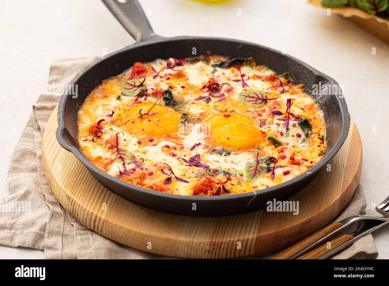 Pan of shakshuka middle eastern dish Stock Photo - Alamy