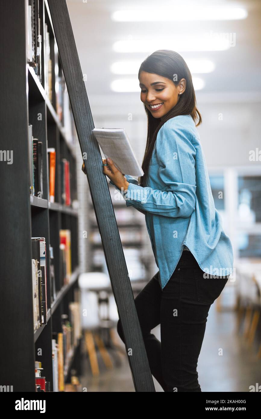 Library ladder reach hi-res stock photography and images - Alamy
