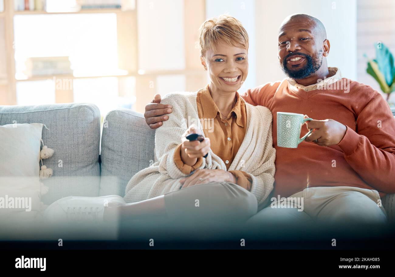 Man woman tv discussion hi-res stock photography and images - Alamy