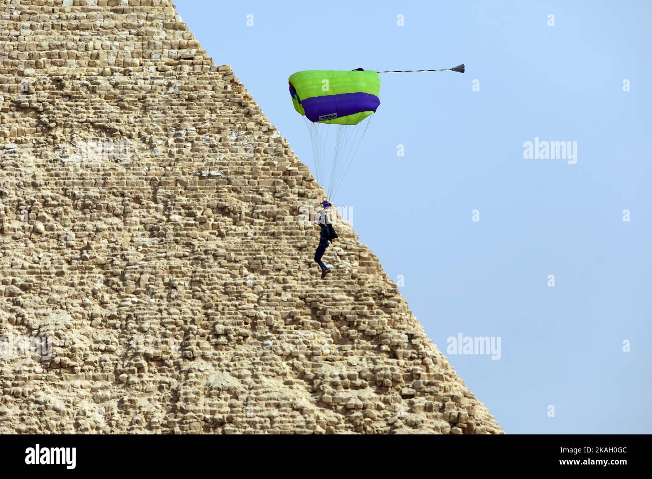 Cairo, Egypt. 2nd Nov, 2022. A skydiver flies by a pyramid during the ...