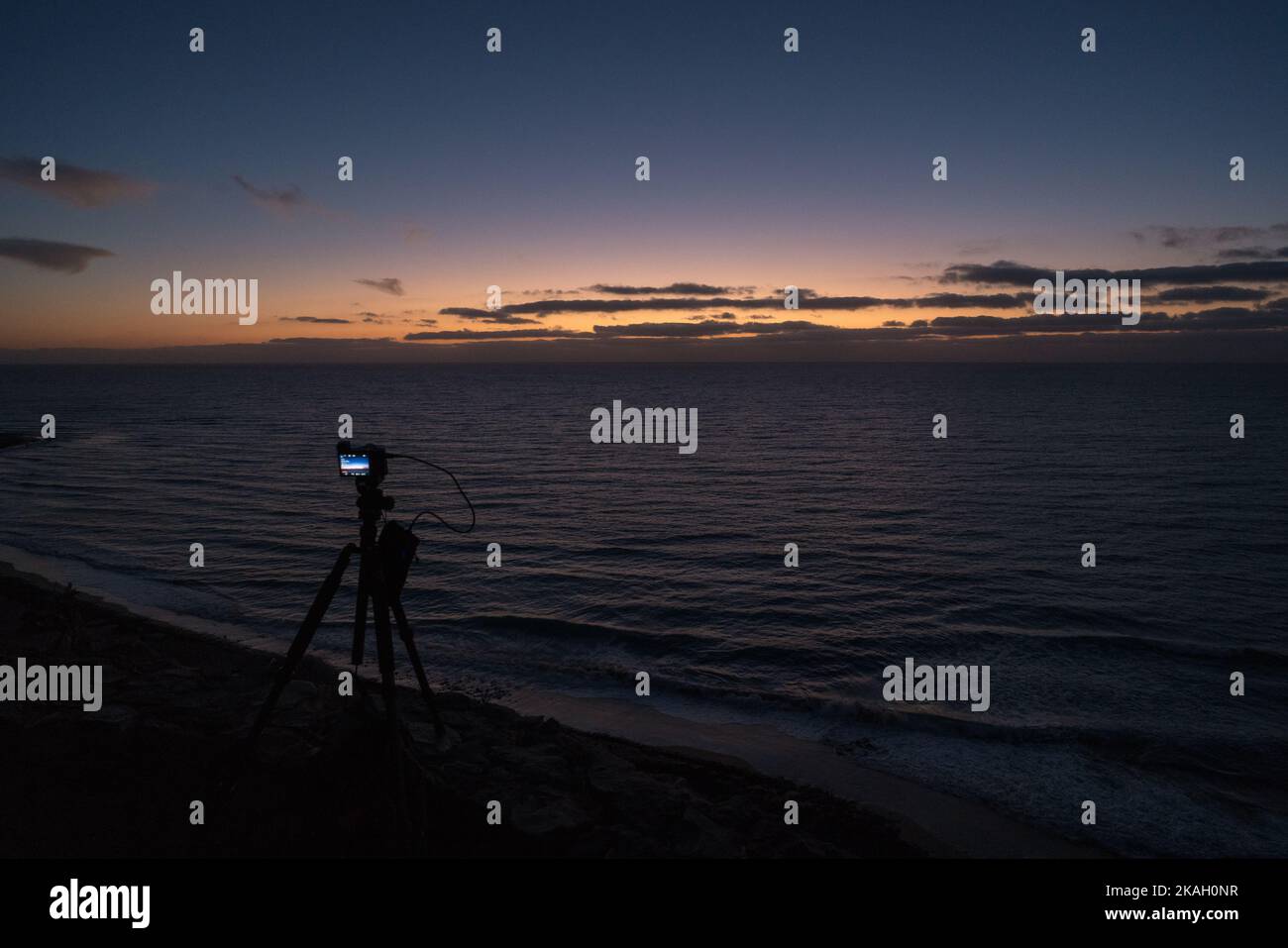 Camera and tripod by ocean hi-res stock photography and images - Alamy