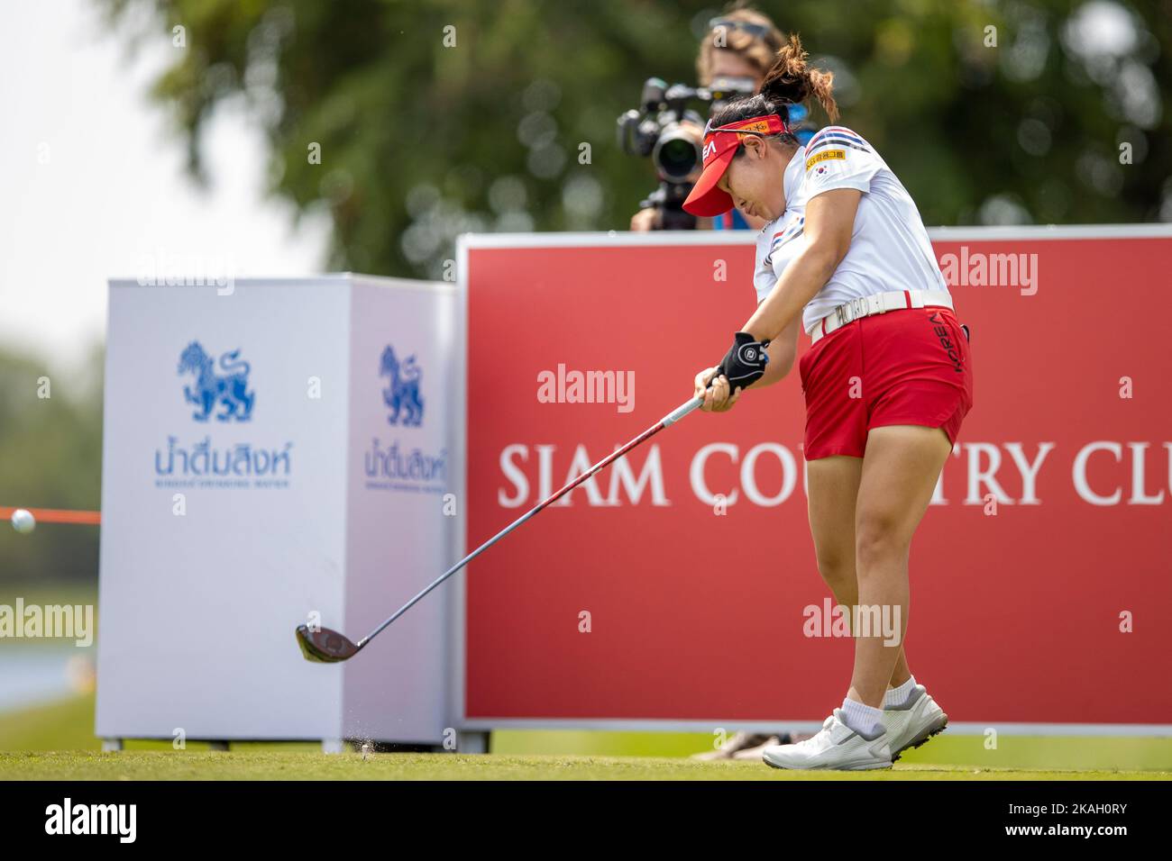 CHONBURI, THAILAND - NOVEMBER 3: Jiyoo Lim of Republic of Korea on hole ...