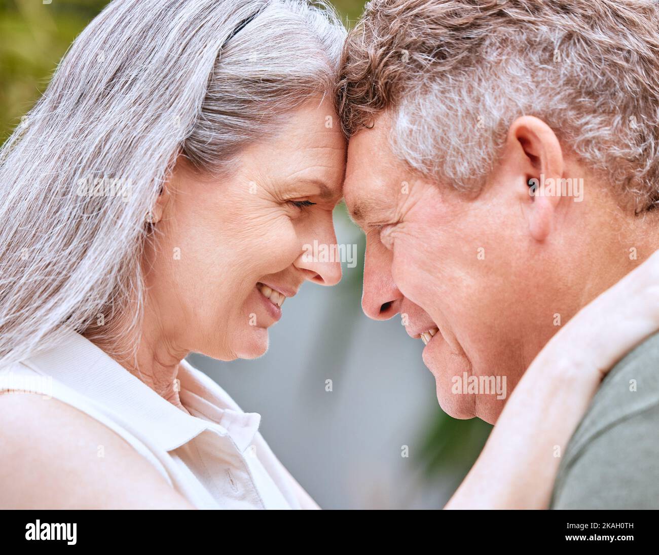 Love and hug hi-res stock photography and images - Alamy
