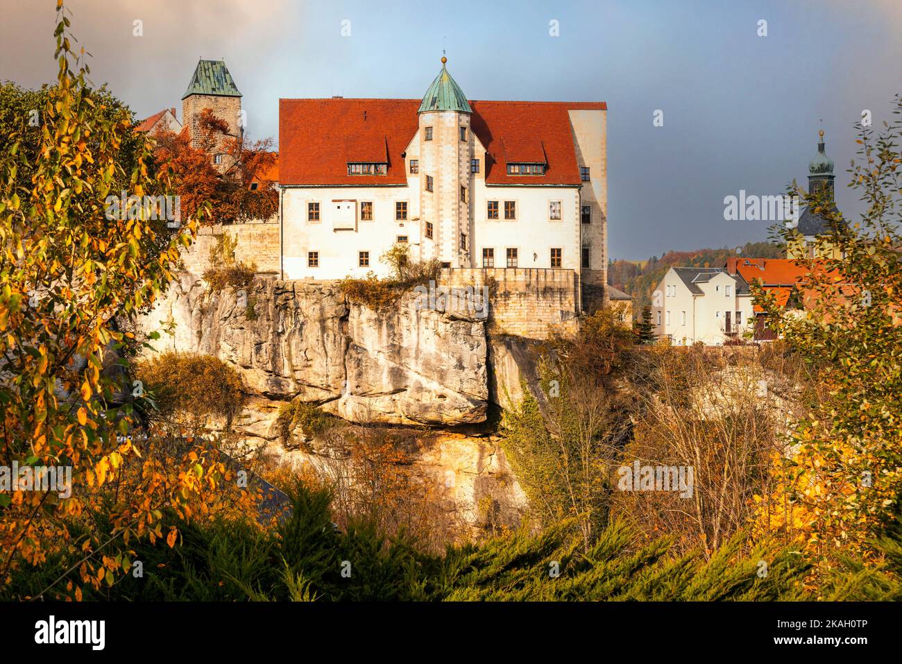 Burg hohnstein im sonnenuntergang hi-res stock photography and images ...