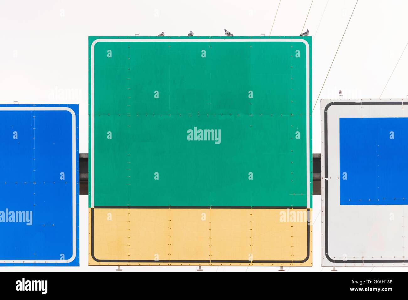 Quality street empty hi-res stock photography and images - Alamy