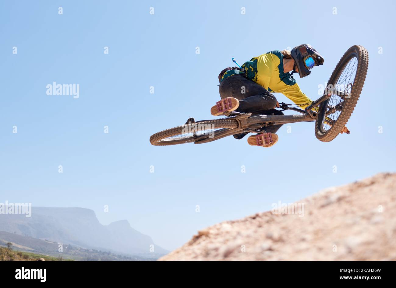 Flying stunt man hi-res stock photography and images - Alamy