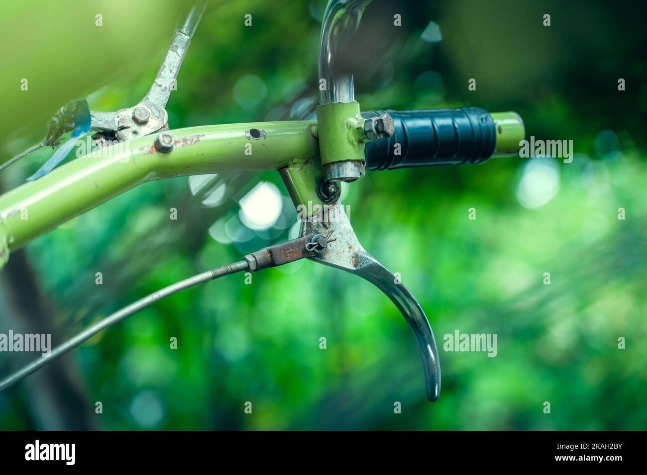 Handle for blocking the wheel and turning on a walk-behind tractor ...