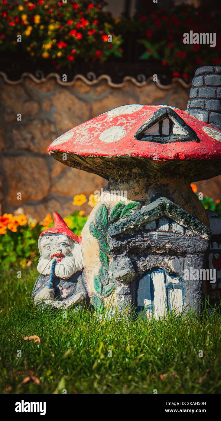 Garden gnome and house hi-res stock photography and images - Alamy