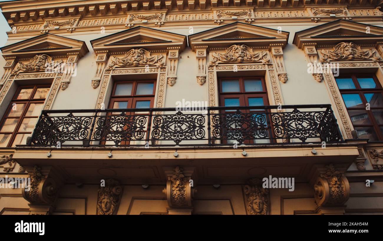 Vintage balcony hi-res stock photography and images - Alamy