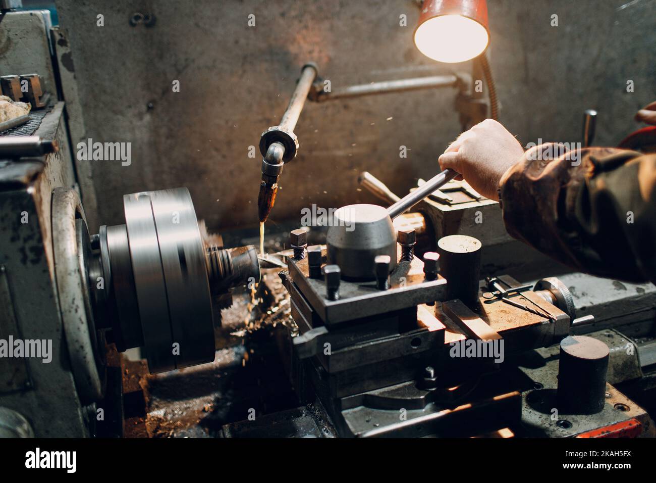 Man working metal lathe hi-res stock photography and images - Alamy