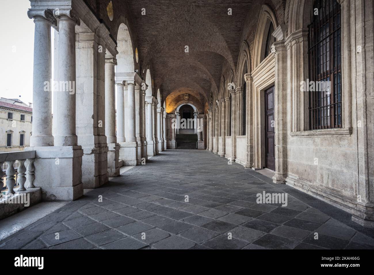 Gallery basilica hi-res stock photography and images - Alamy