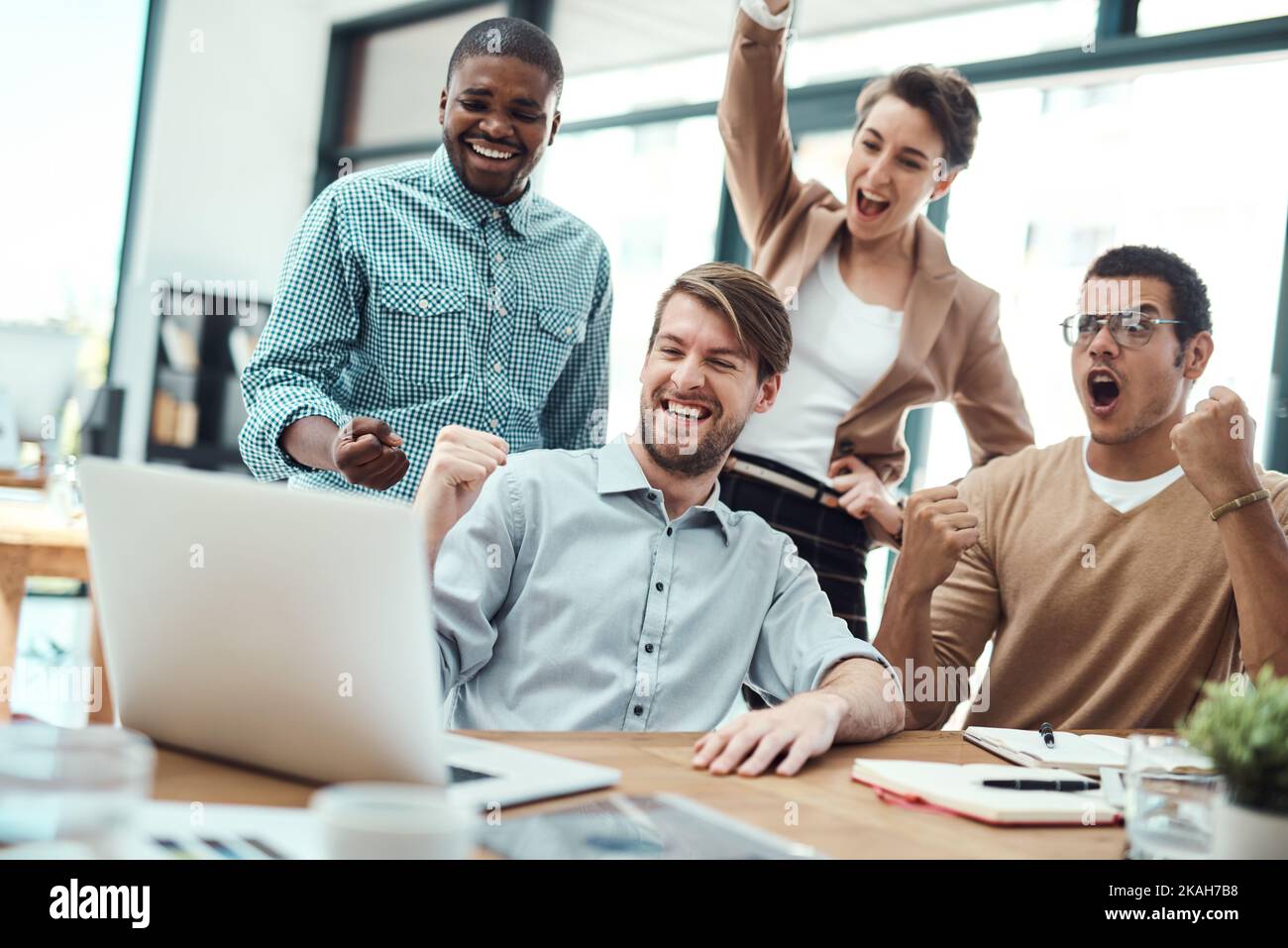 Man cheering group hi-res stock photography and images - Alamy