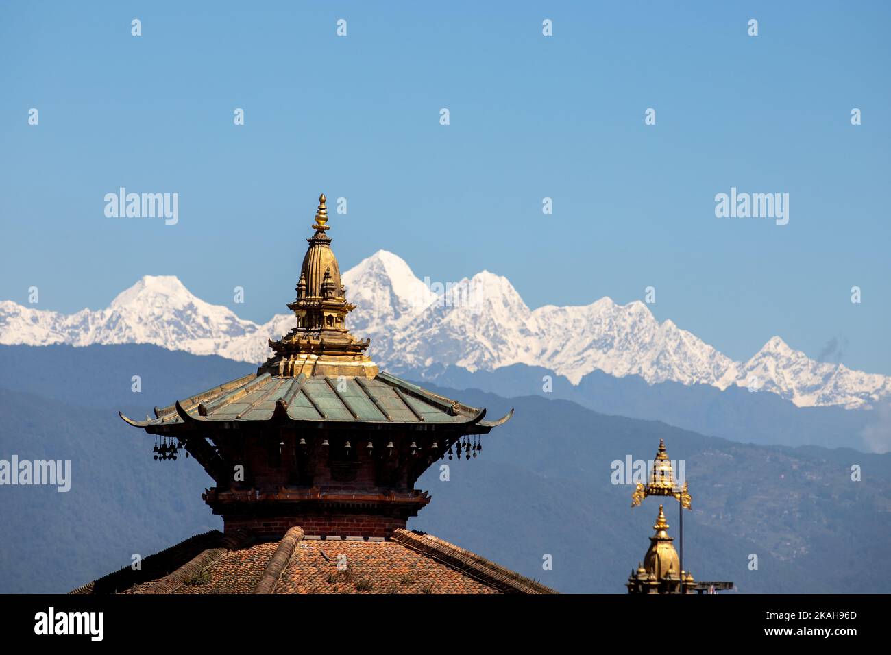 Beautiful village Bhujung and Ghale Gau Stock Photo - Alamy