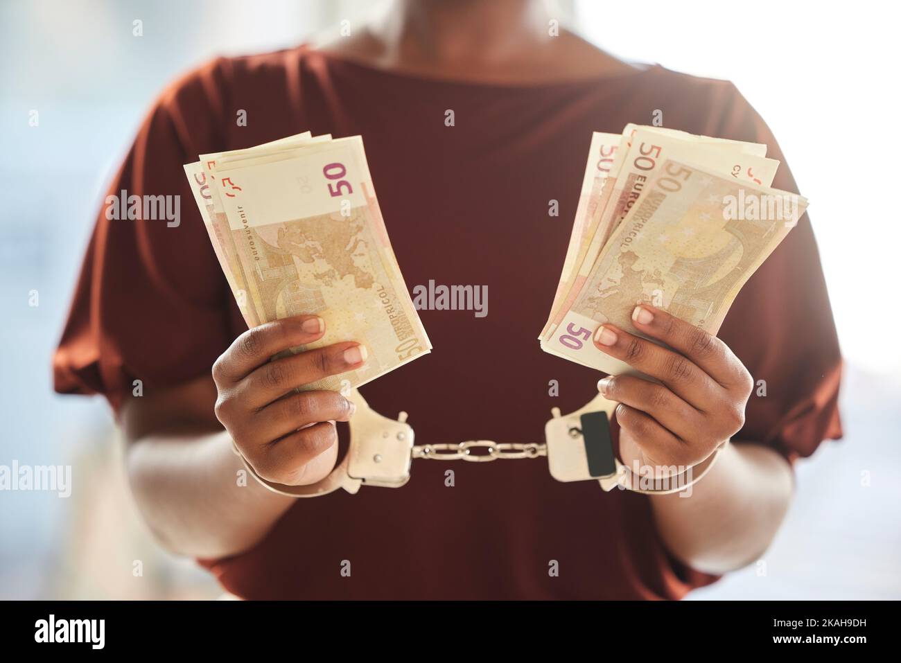 Black money scam hi-res stock photography and images - Alamy