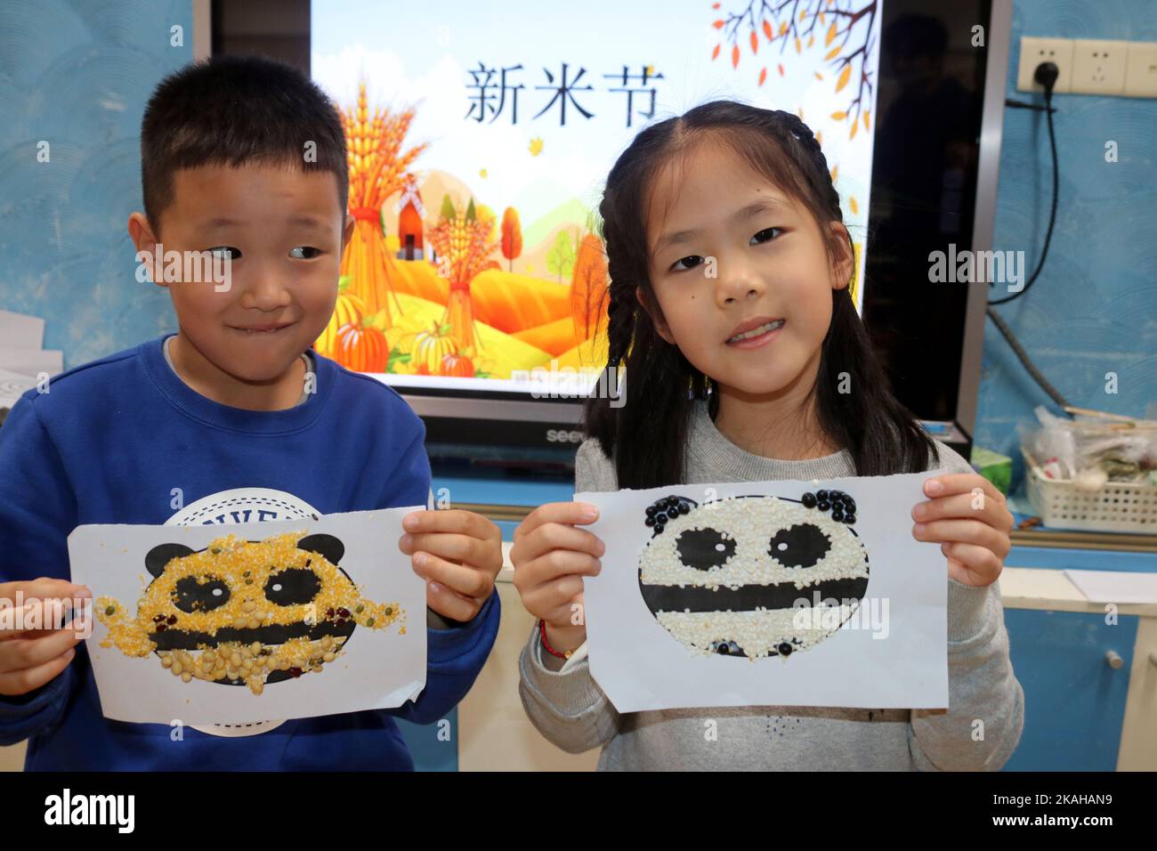 The teacher is teaching children how to draw the five cereals which ...