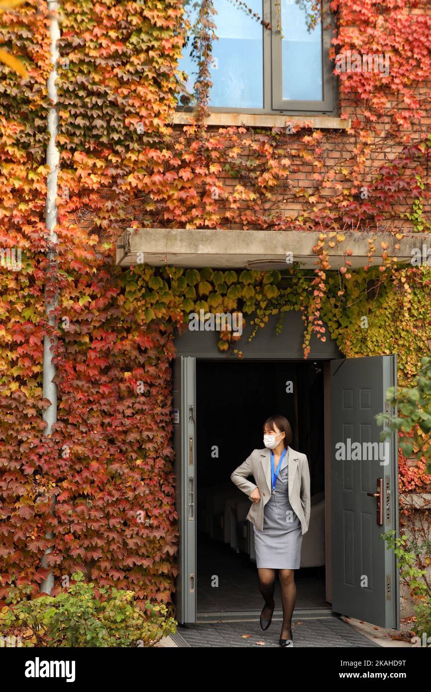 People are enjoying autumn views in Tianning No.1 Culture Science ...