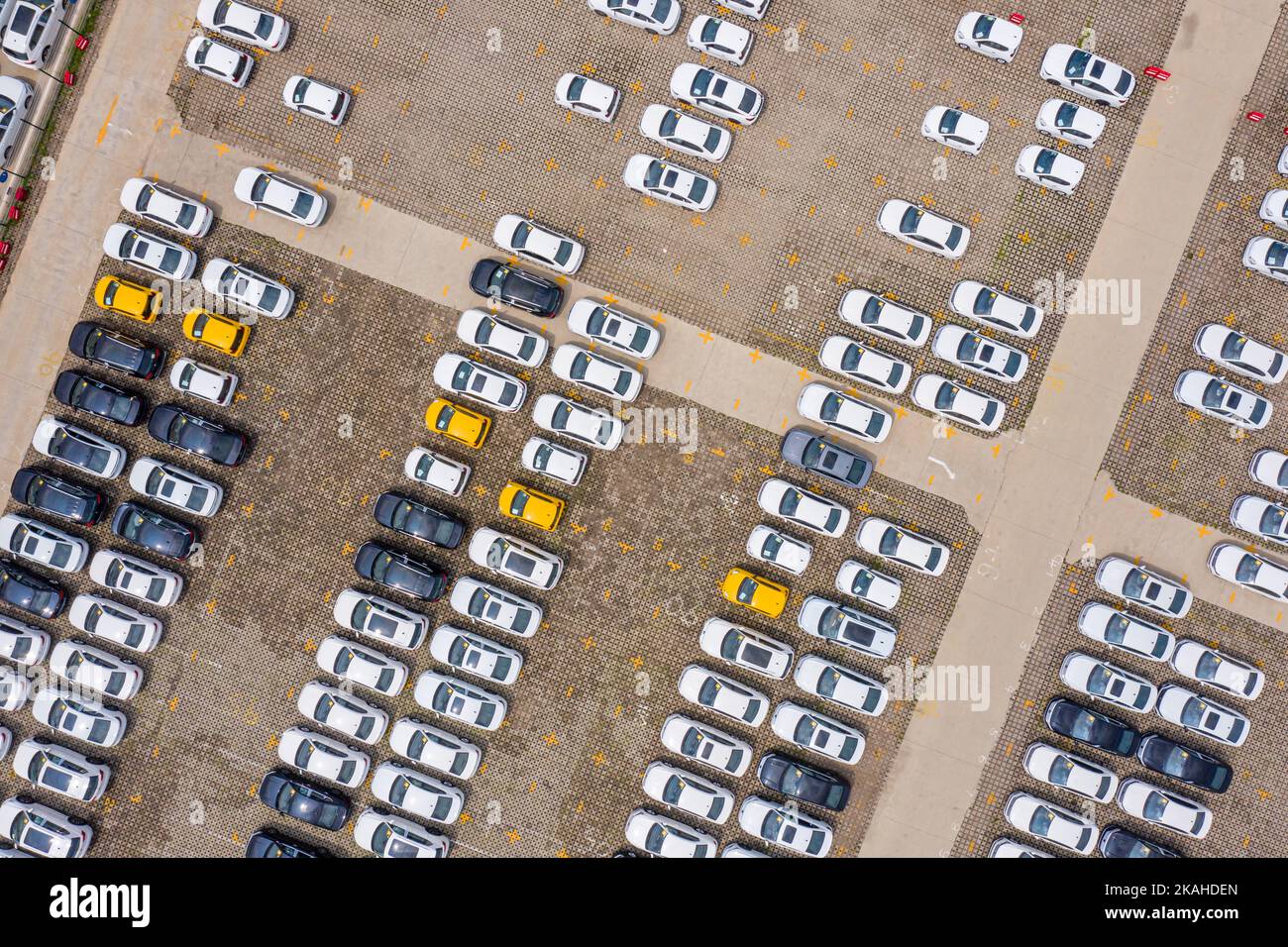 Aerial photos show a bunch of new energy vehicles in Zhengzhou ...