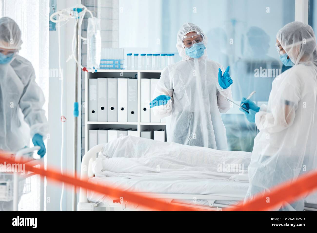 Ppe hospital staff hi-res stock photography and images - Alamy