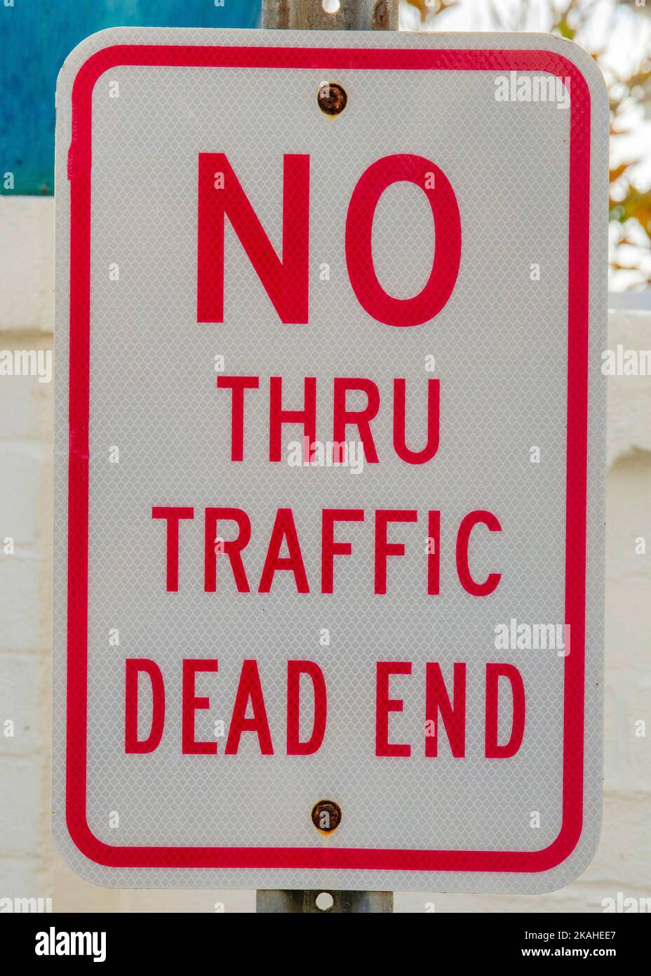 Vertical No thru traffic dead end sign in La Jolla, California ...