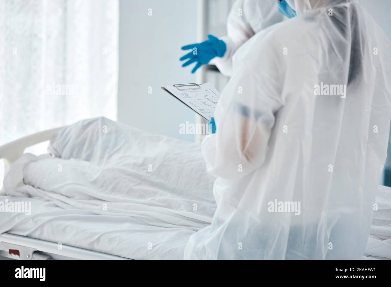 Death bed doctor hi-res stock photography and images - Alamy