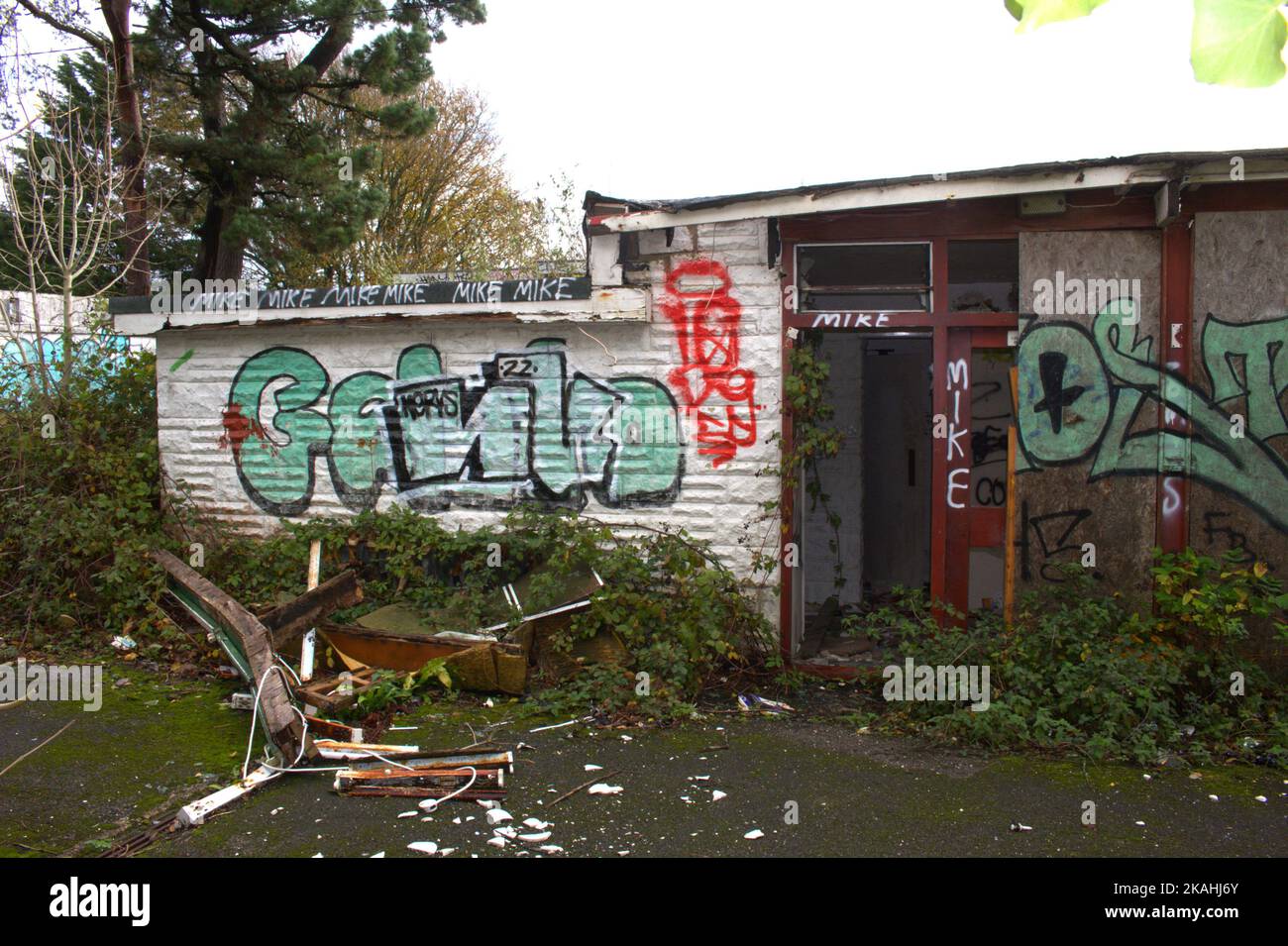 Abandoned buildings with Graffiti Stock Photo - Alamy