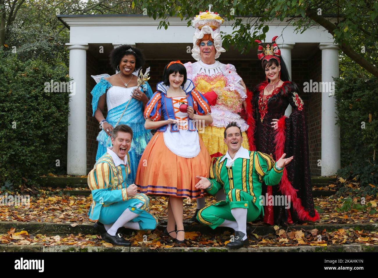 London, UK. 02nd Nov, 2022. The cast of 'Snow White and the Seven ...