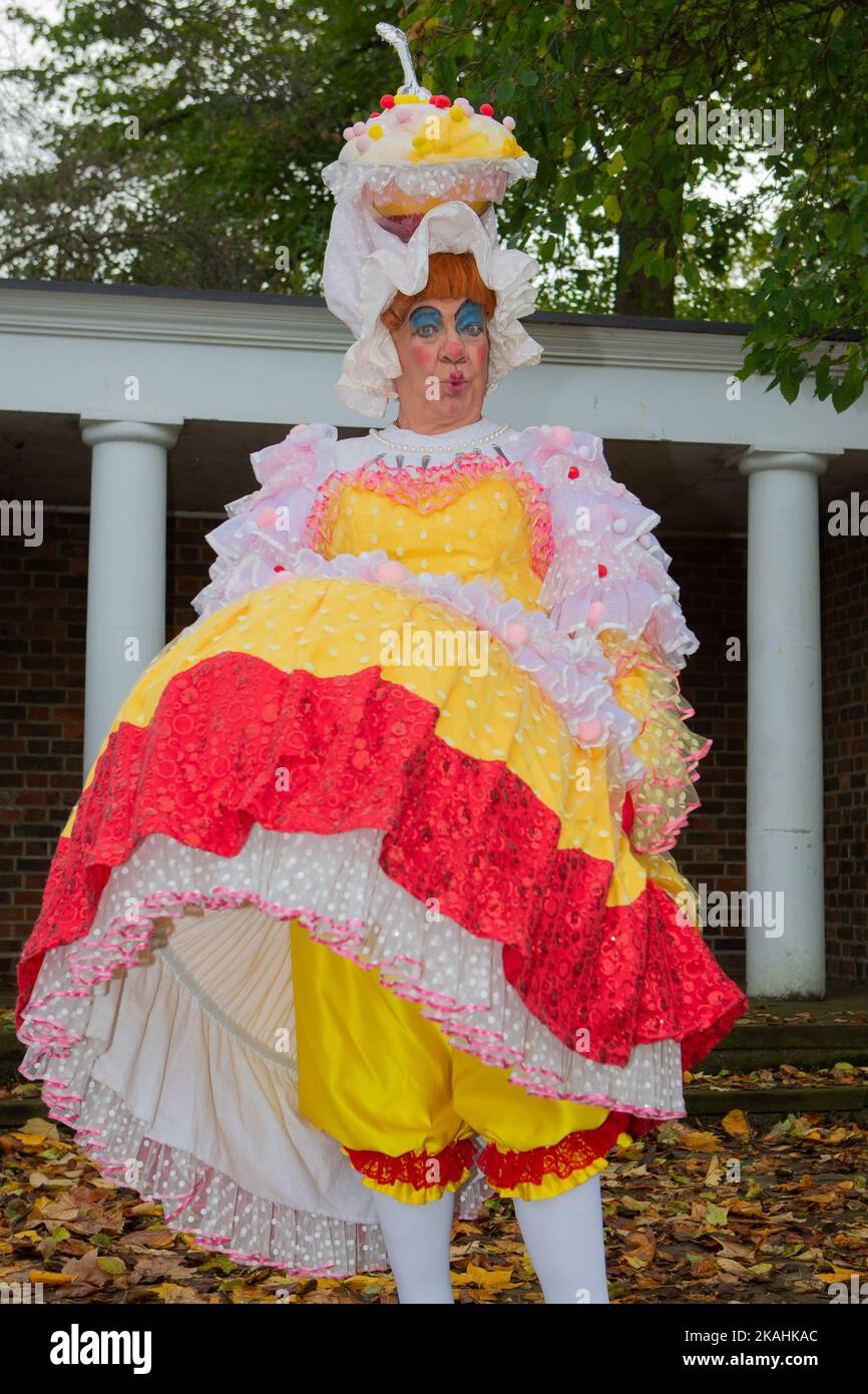 London, UK. 02nd Nov, 2022. Matthew Kelly as Snow WhiteÕs nurse, part ...