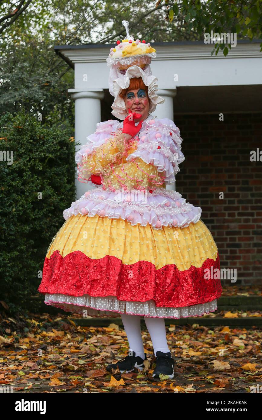 London, UK. 02nd Nov, 2022. Matthew Kelly as Snow WhiteÕs nurse, part ...