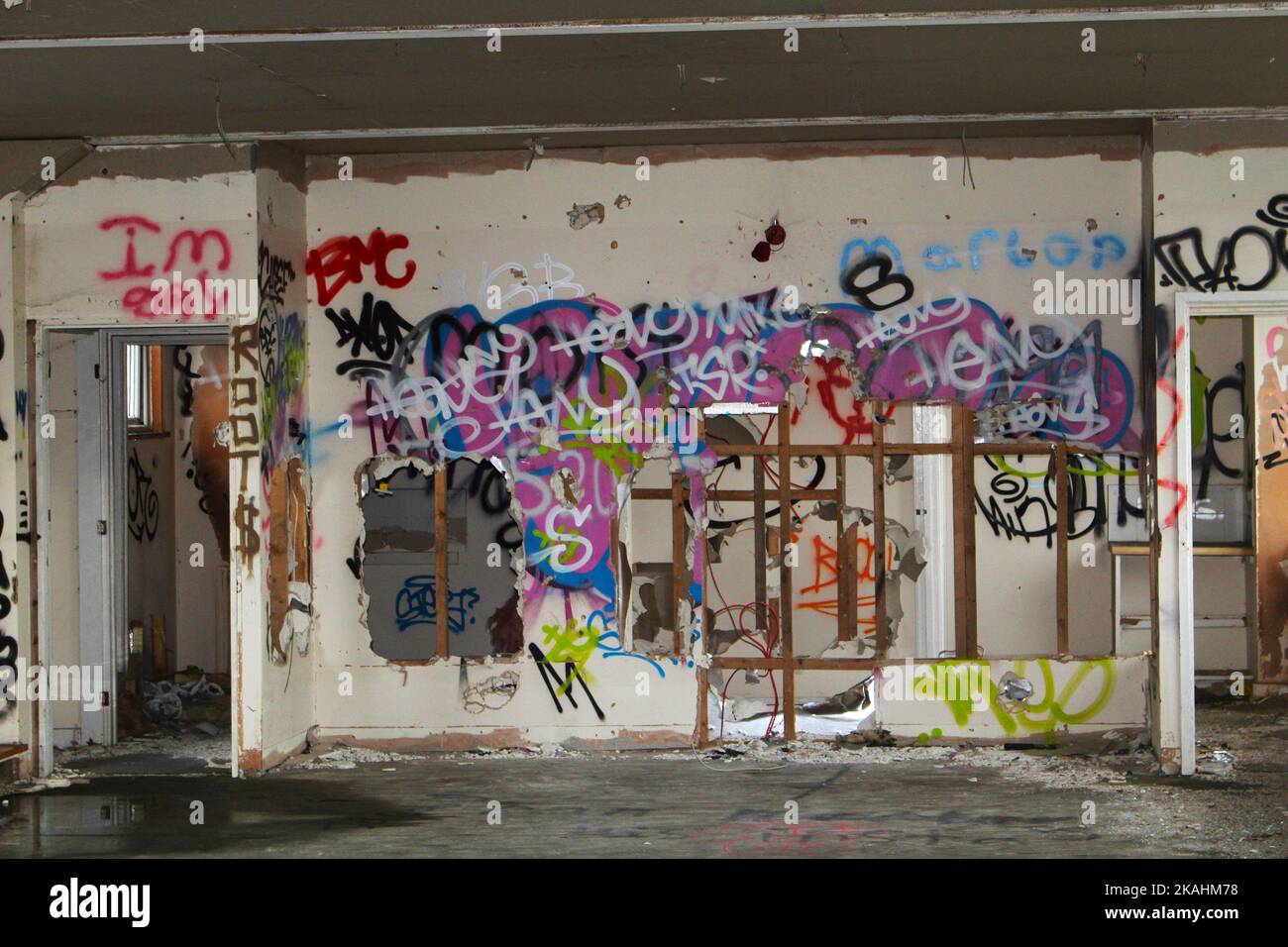 Abandoned buildings with Graffiti Stock Photo - Alamy