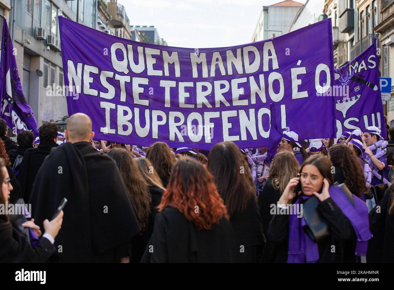 Pharmacy University freshmen hold banner during the Cans Parade in ...